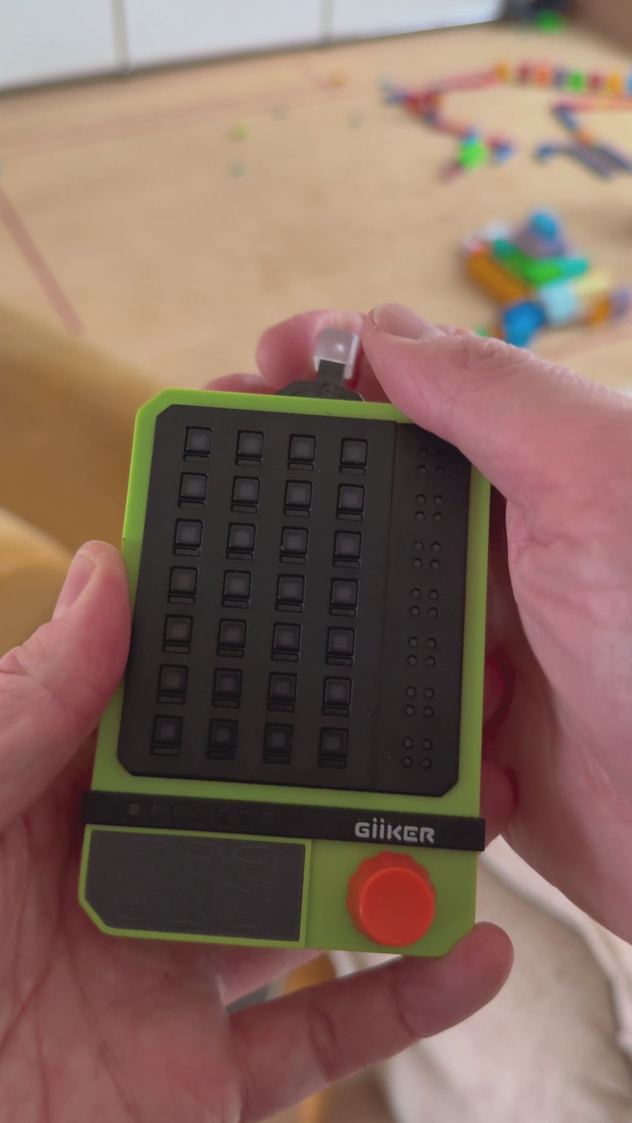 GiiKER Super Decoder – The Ultimate Code-Breaking Game! – Smarter Objects